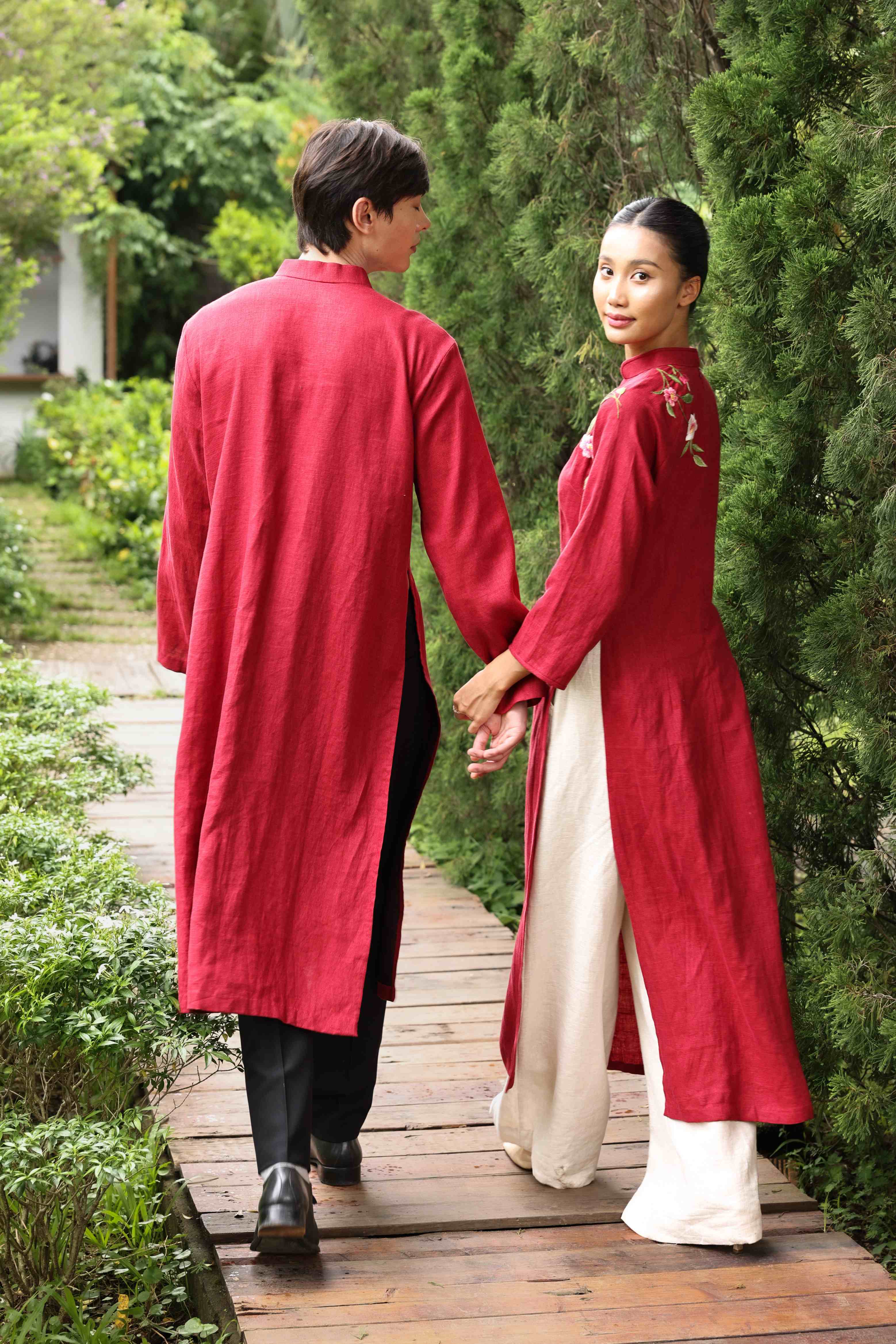 Matching red Vietnamese wedding attire LAD-C18 – AO DAI MYAN